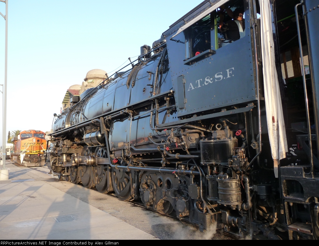 Santa Fe 3751 & BNSF 7412 Twilight